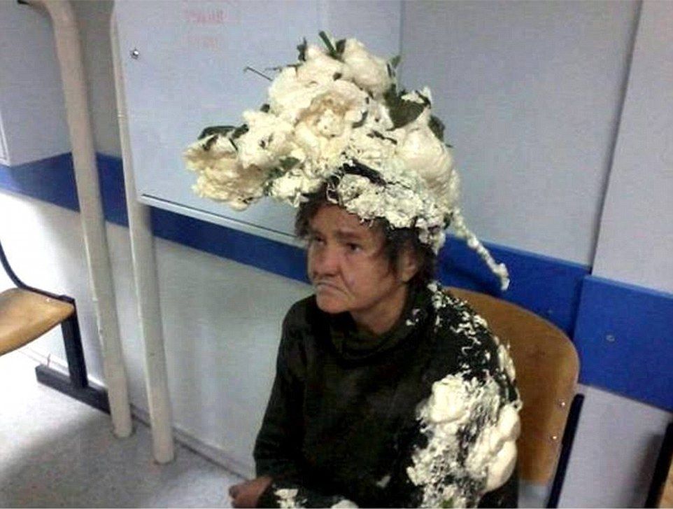 HUMOUR : Elle confond la mousse isolante et la mousse à cheveux ...